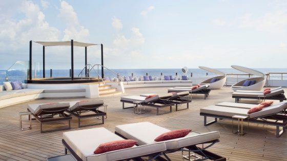 Ritz-Carlton inaugura Evrima, seu primeiro iate de luxo - Krooze