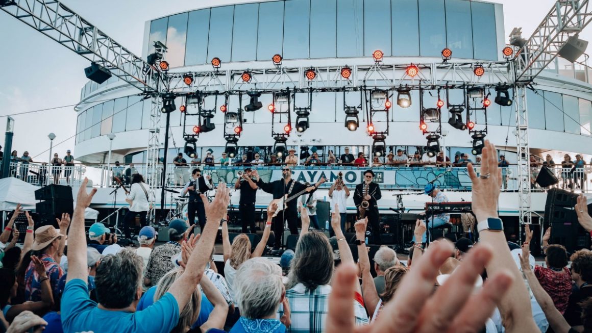 Norwegian Pearl vai receber 13 cruzeiros temáticos em 2023 - Krooze